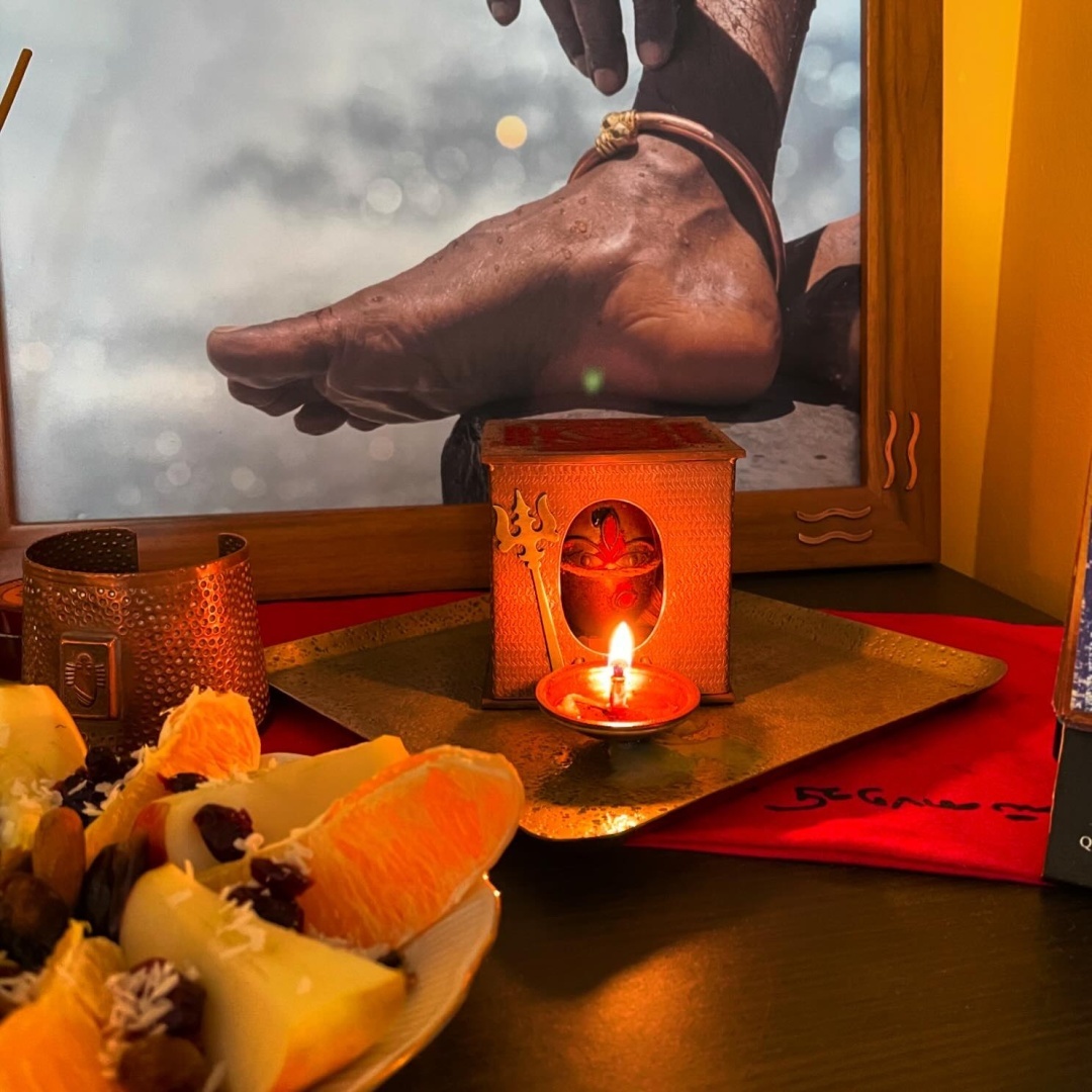 Konsekrowana Yantra Linga Bhairavi Gudi Devi ISHA & Sadhguru > Namaskaram